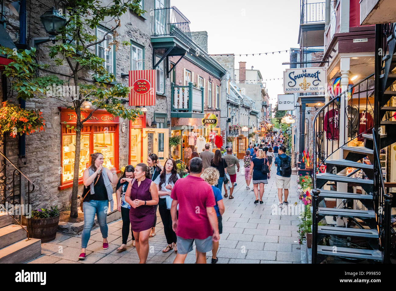 La rue commerçante la plus ancienne de la basse-ville de Québec Canada ...