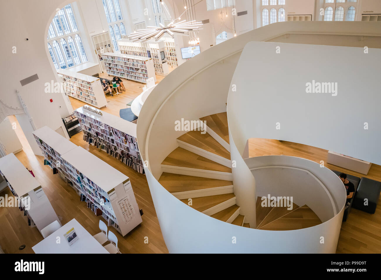 Ancienne église se transforme en une bibliothèque Maison de la ...