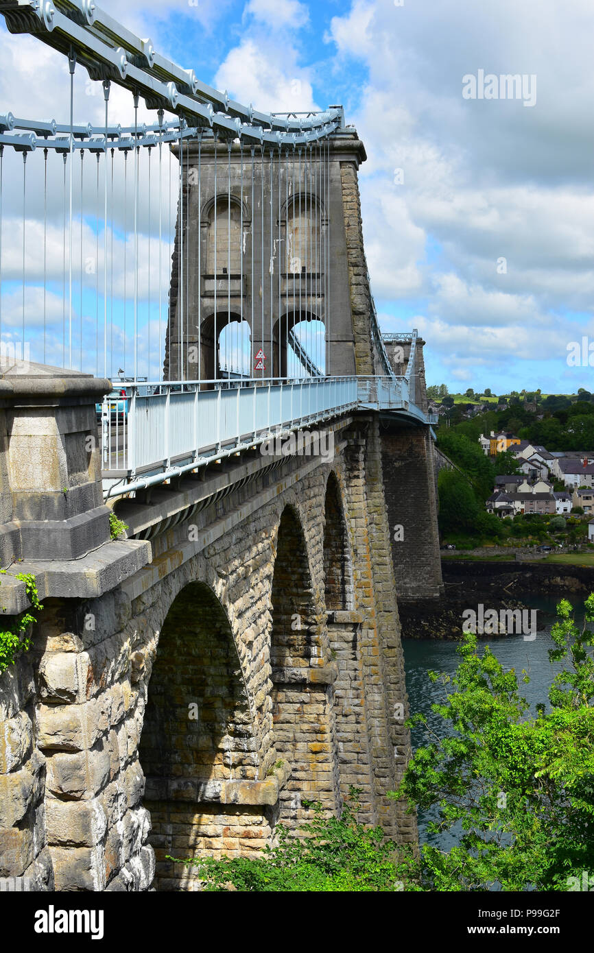 Passer par le pont de menai Banque de photographies et d’images à haute ...