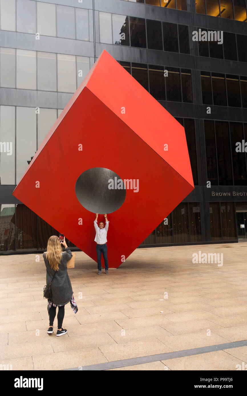 Red cube new york city Banque de photographies et d’images à haute ...