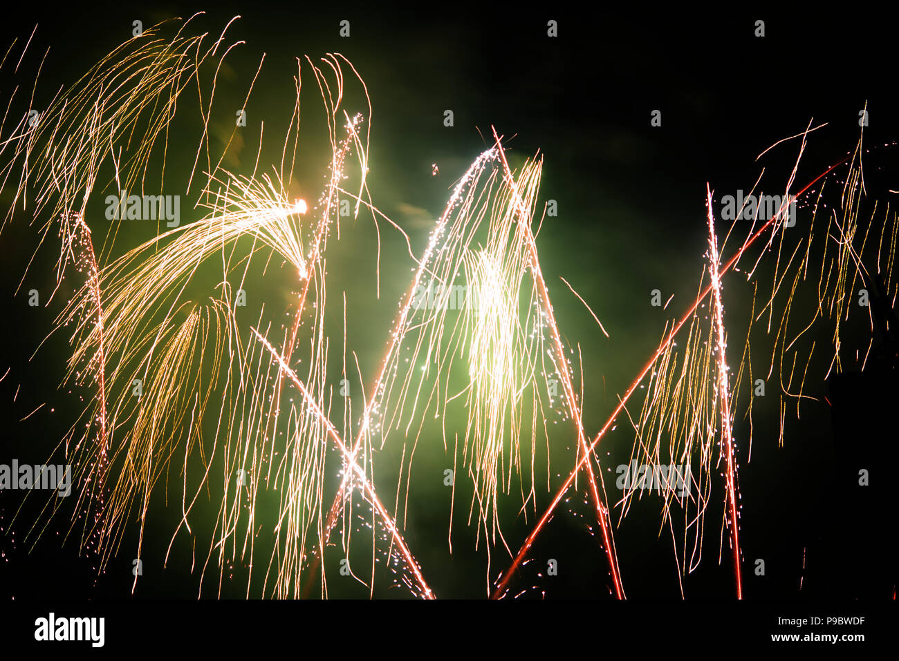 Feux d'artifice de papier peint Banque de photographies et d’images à ...