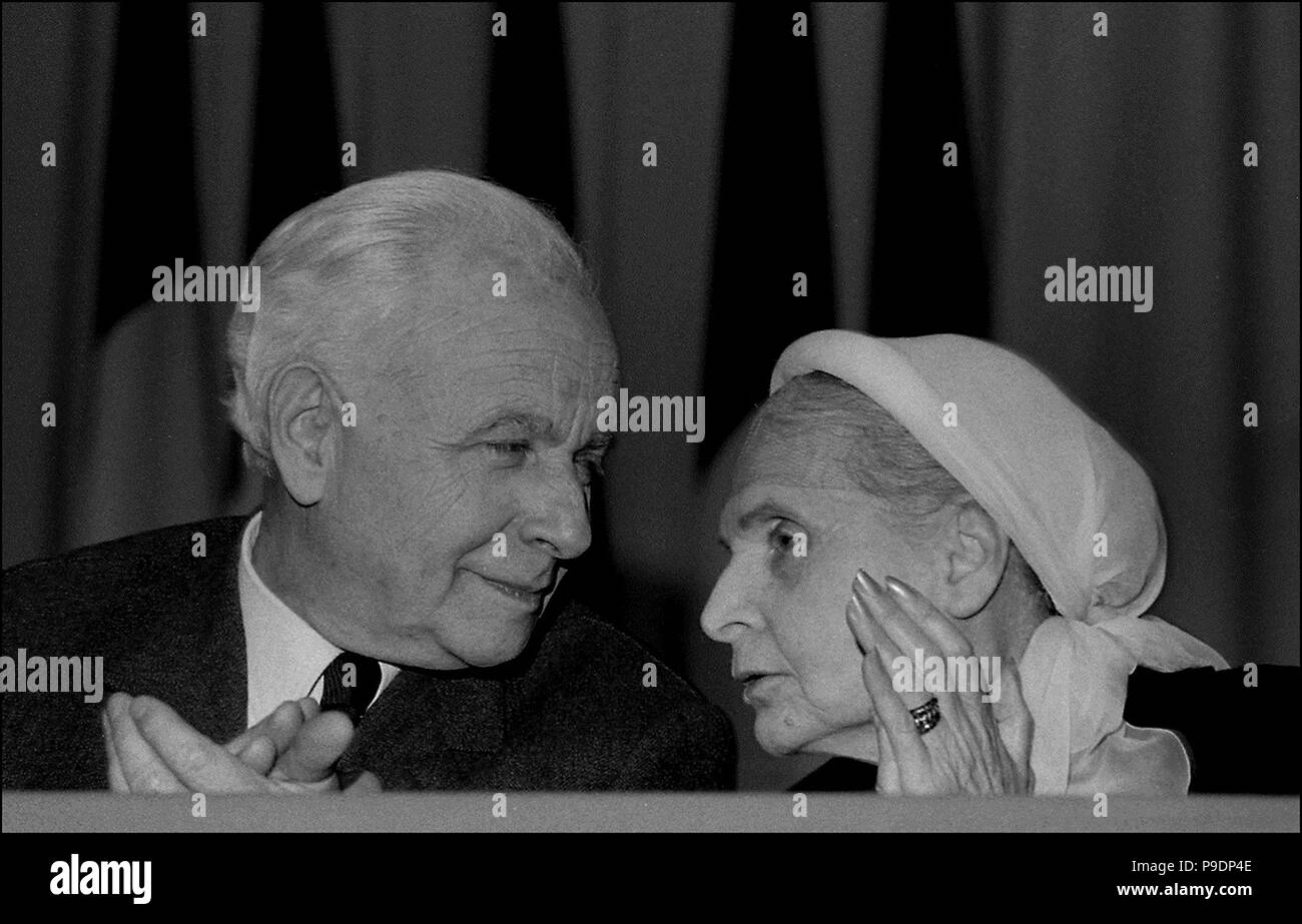 Elsa triolet Banque de photographies et d’images à haute résolution - Alamy