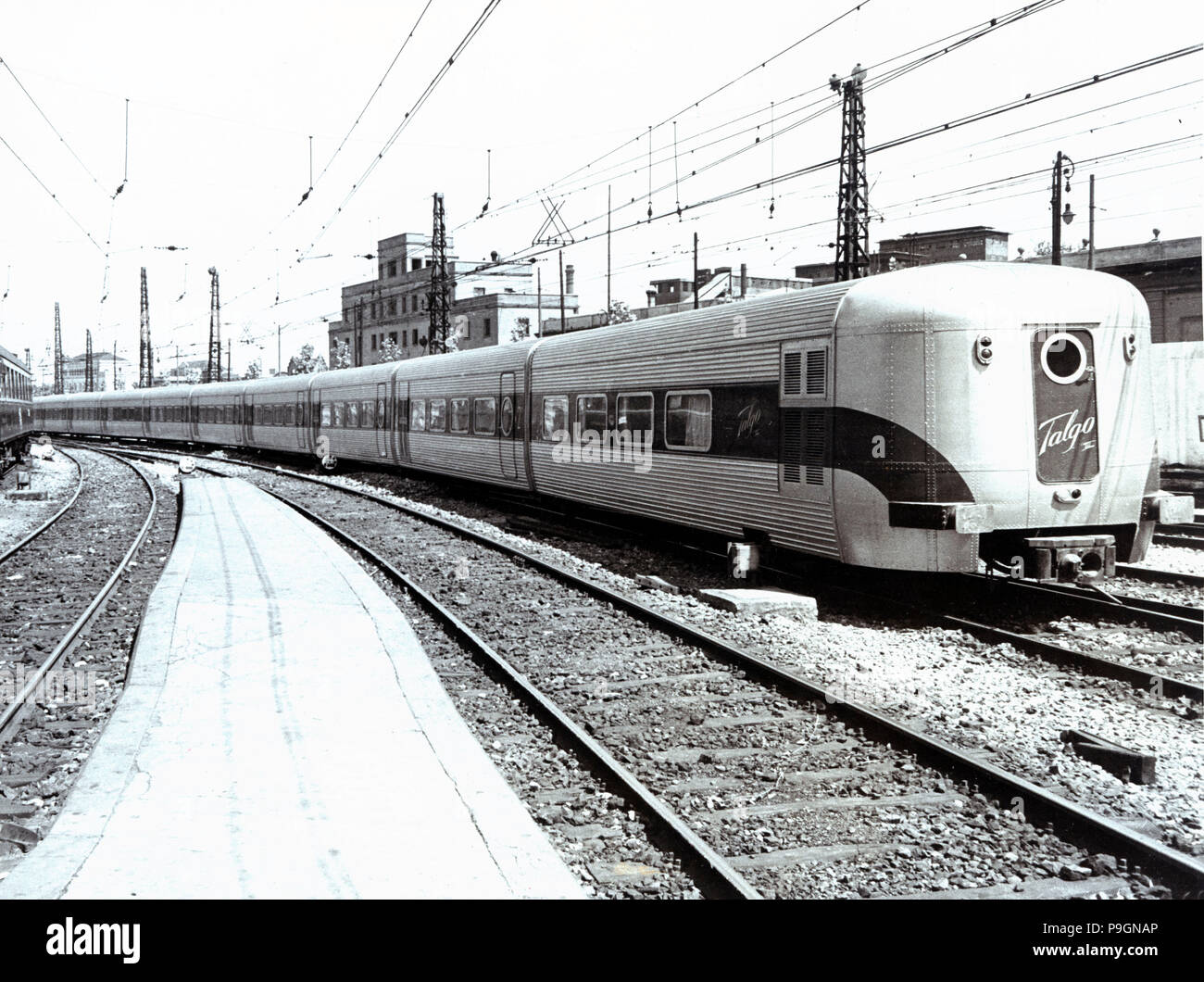 Talgo train Banque de photographies et d’images à haute résolution - Alamy