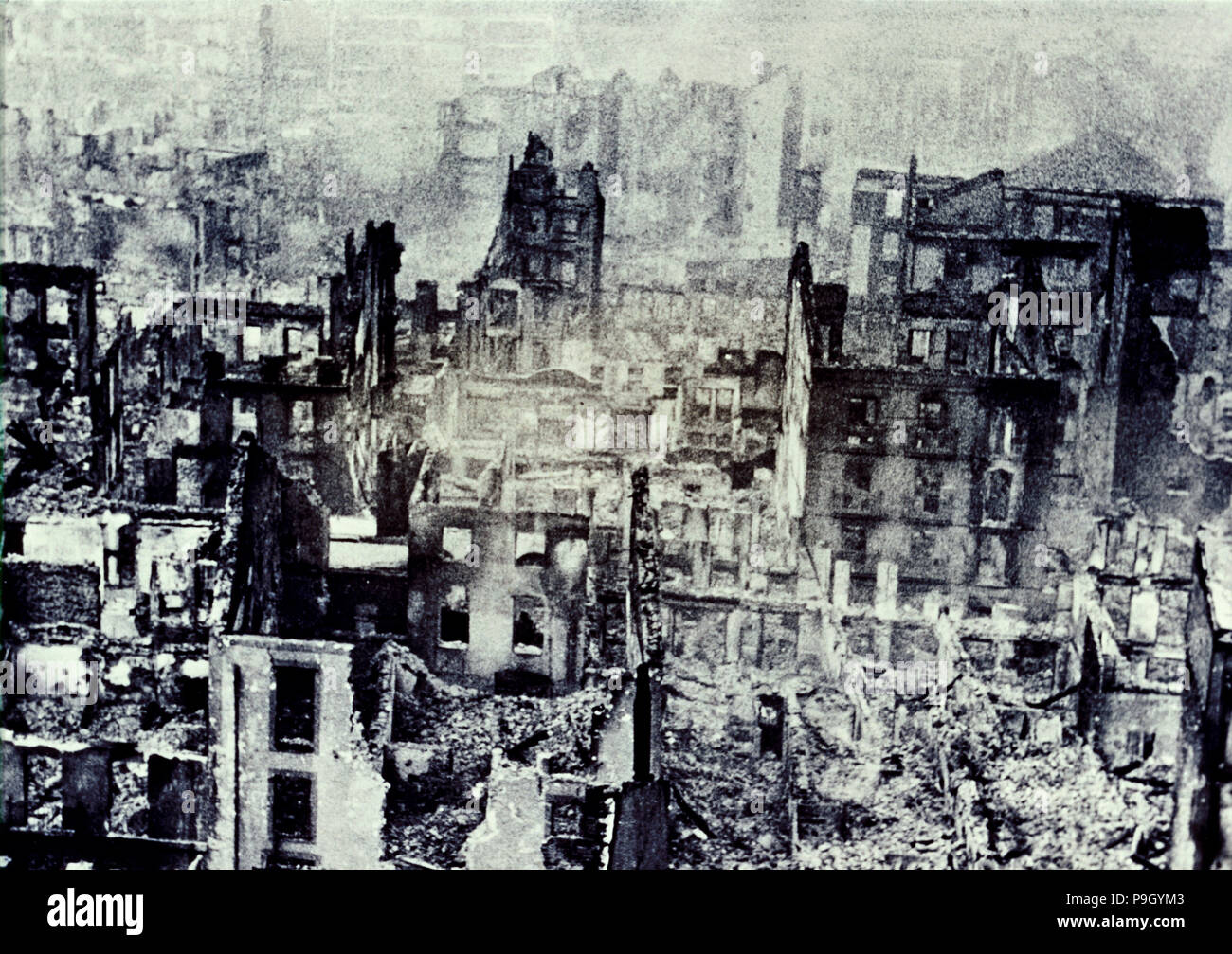 Guerre civile espagnole (1936 - 1939), vue de la population de Guernica ... Guerre civile espagnole (1936 - 1939), vue de la population de Guernica ...