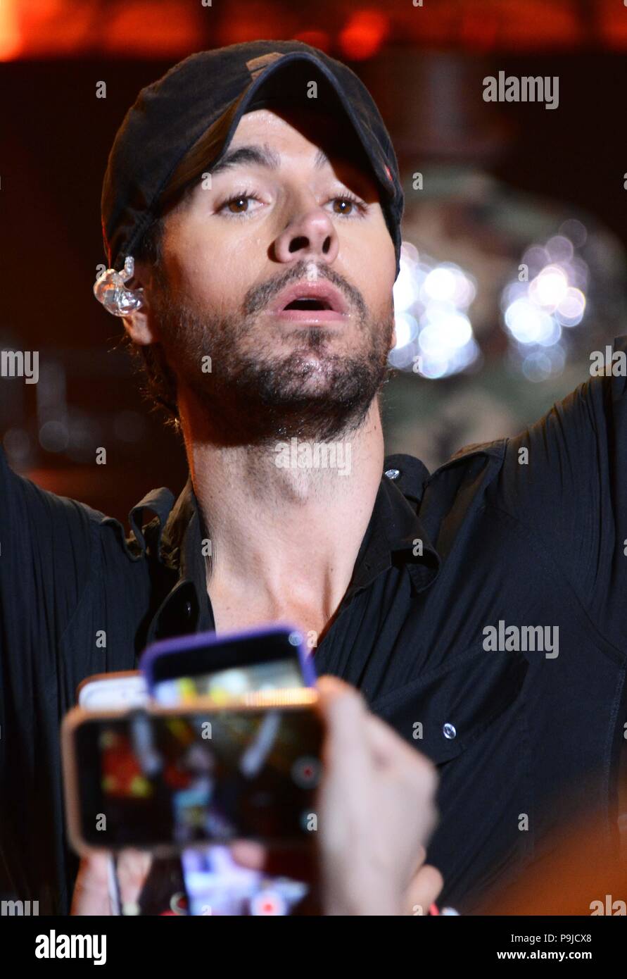 Enrique Iglesias en prestation au Concert KTU à Jones Beach NY comprend ...