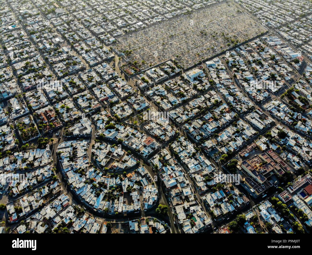 Vista aérea del Ojo arquitectónico, Casas y calles de la colonia Modelo ...