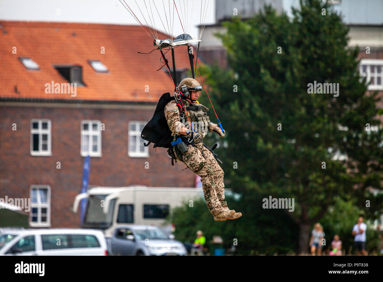 German bundeswehr army soldiers paratroopers Banque de photographies et ...