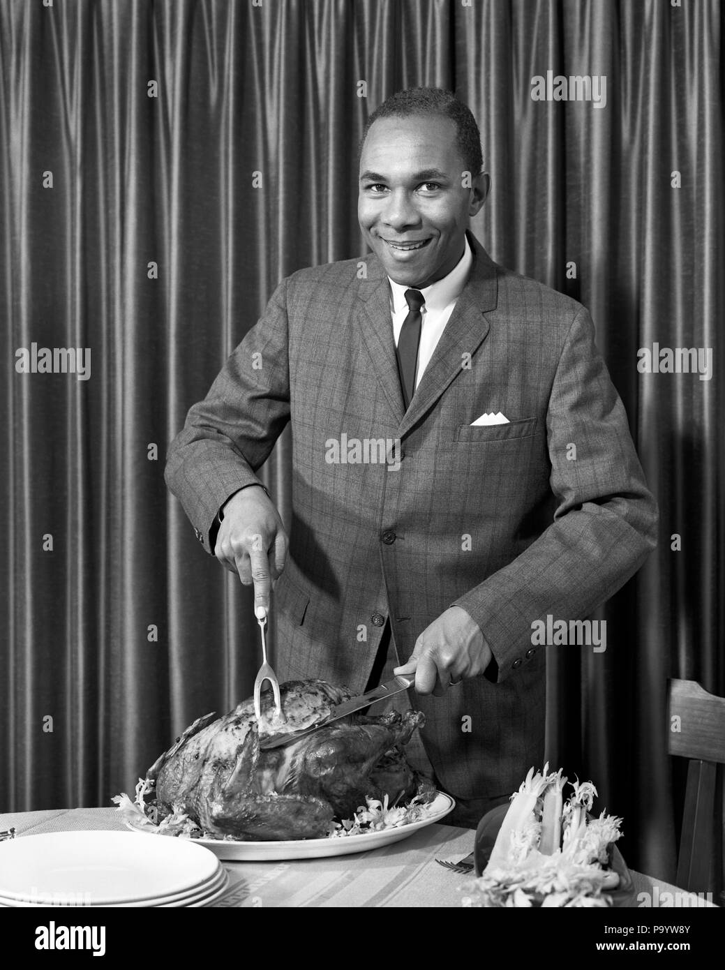1960 SMILING AFRICAN AMERICAN MAN LOOKING AT CAMERA SUR LE POINT DE ...
