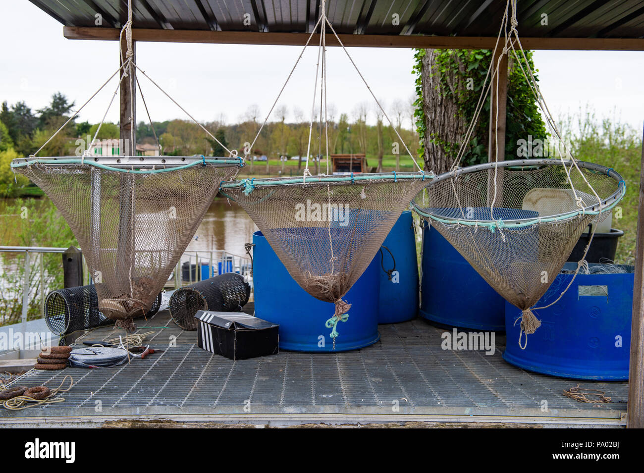 Gros plan sur les filets de pêche de la crevette à French Village ...