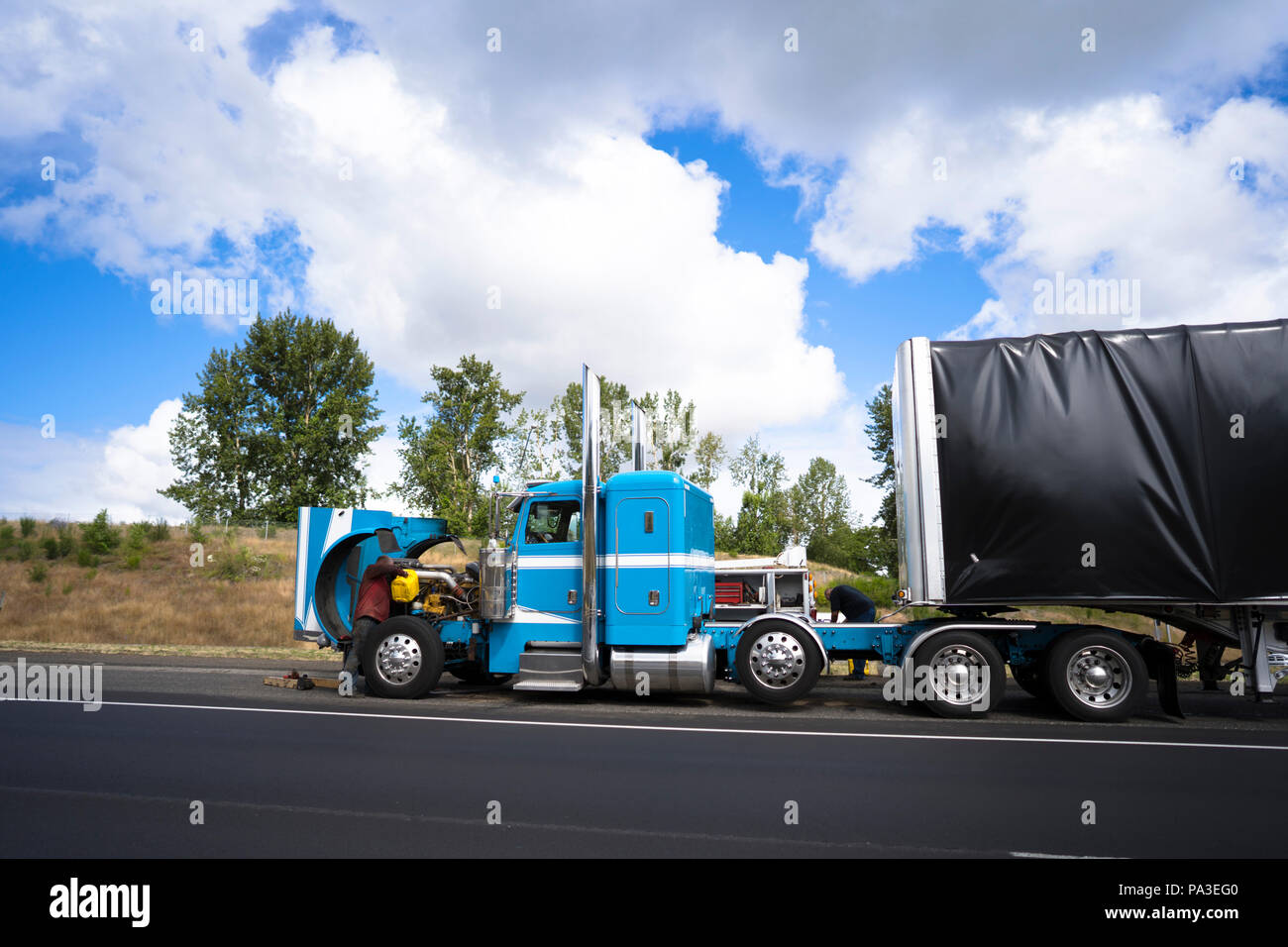 Big rig truck hood Banque de photographies et d’images à haute ...