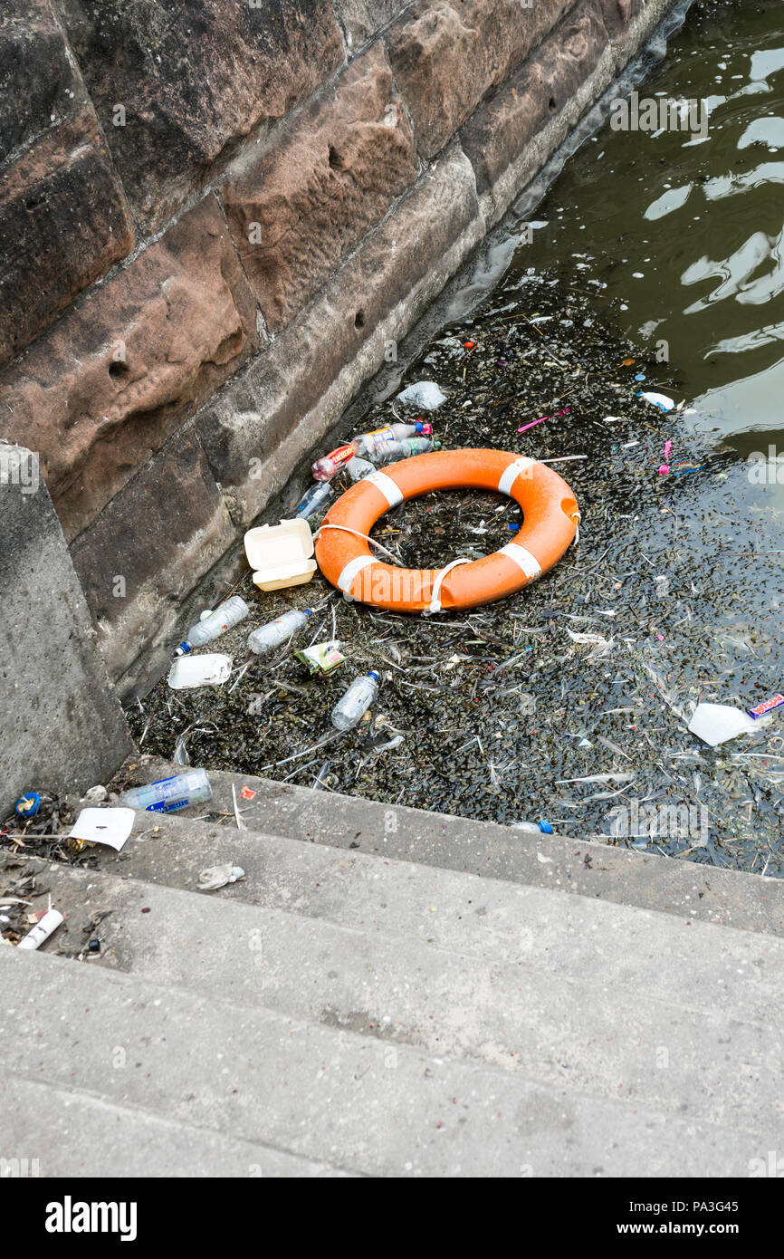 Pollution de la mer Banque de photographies et d’images à haute ...