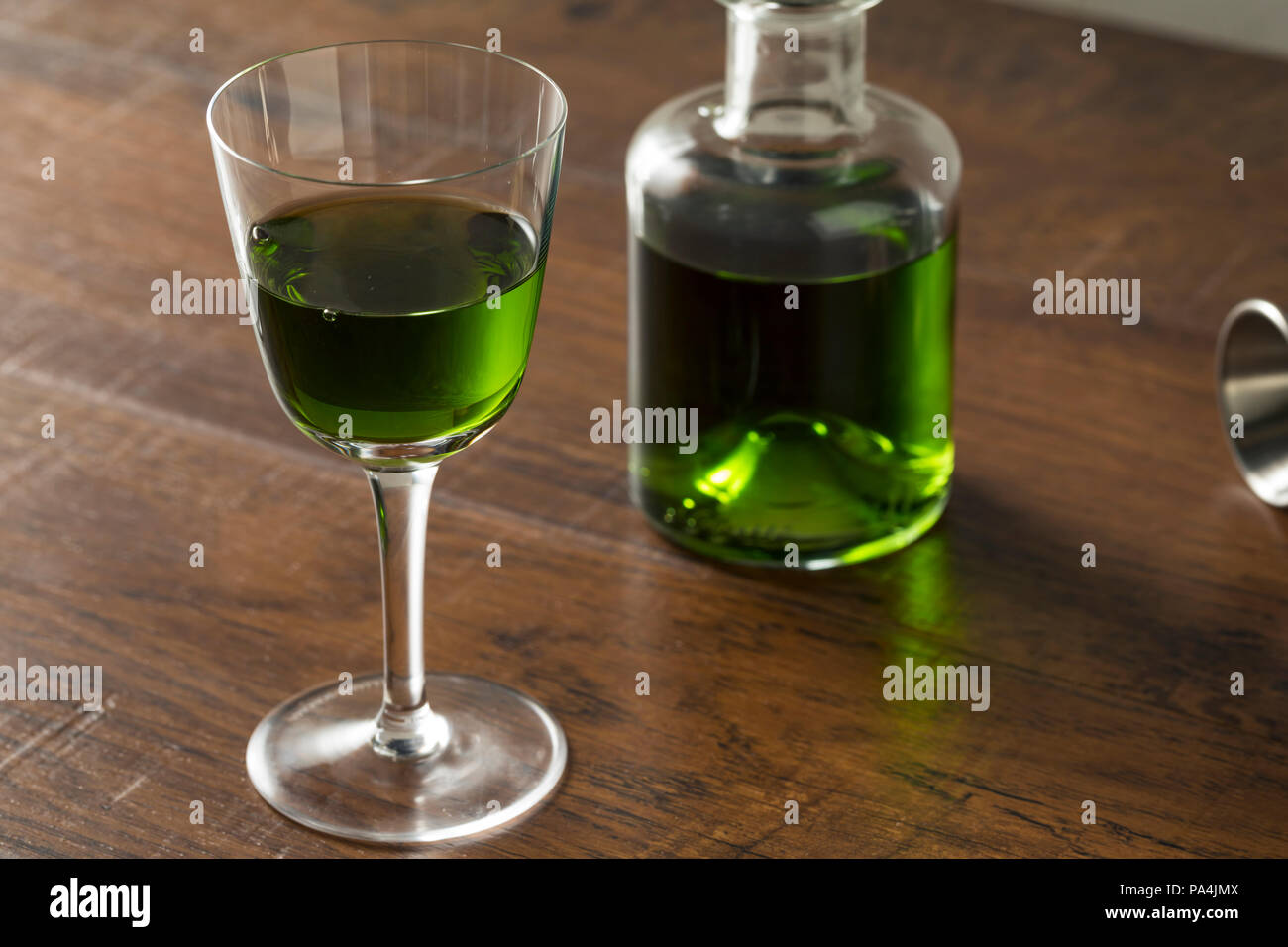 Absinthe liqueur Banque de photographies et d’images à haute résolution ...