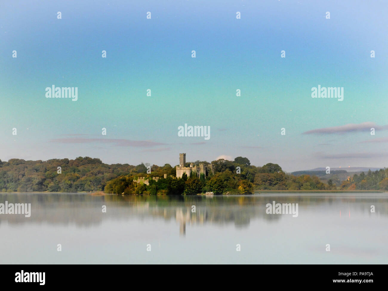 Lough key castle Banque de photographies et d’images à haute résolution ...