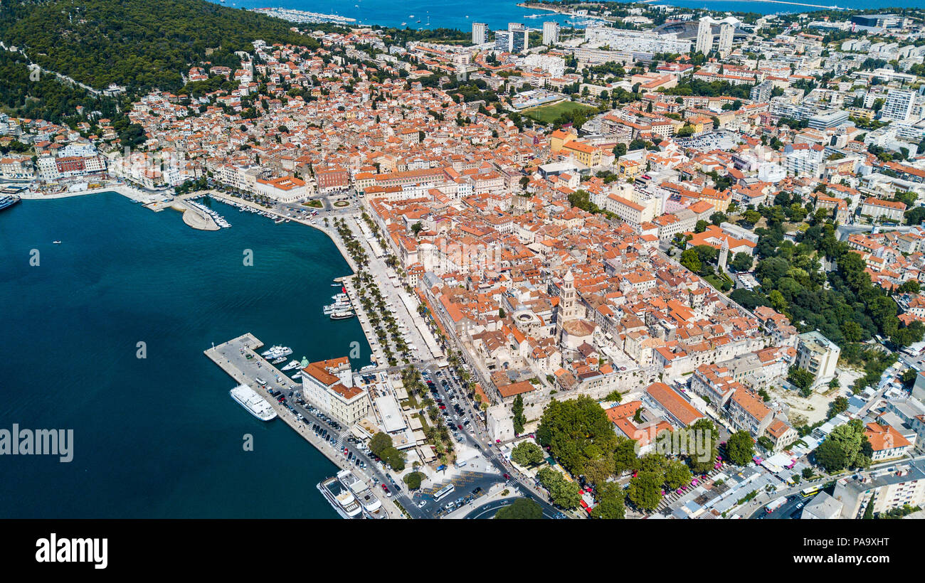 Vue aérienne de vieux Split, le centre historique de Split, Croatie ...
