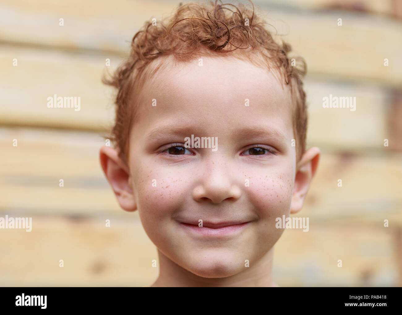 Garçon taches de rousseur visage Banque de photographies et d’images à ...