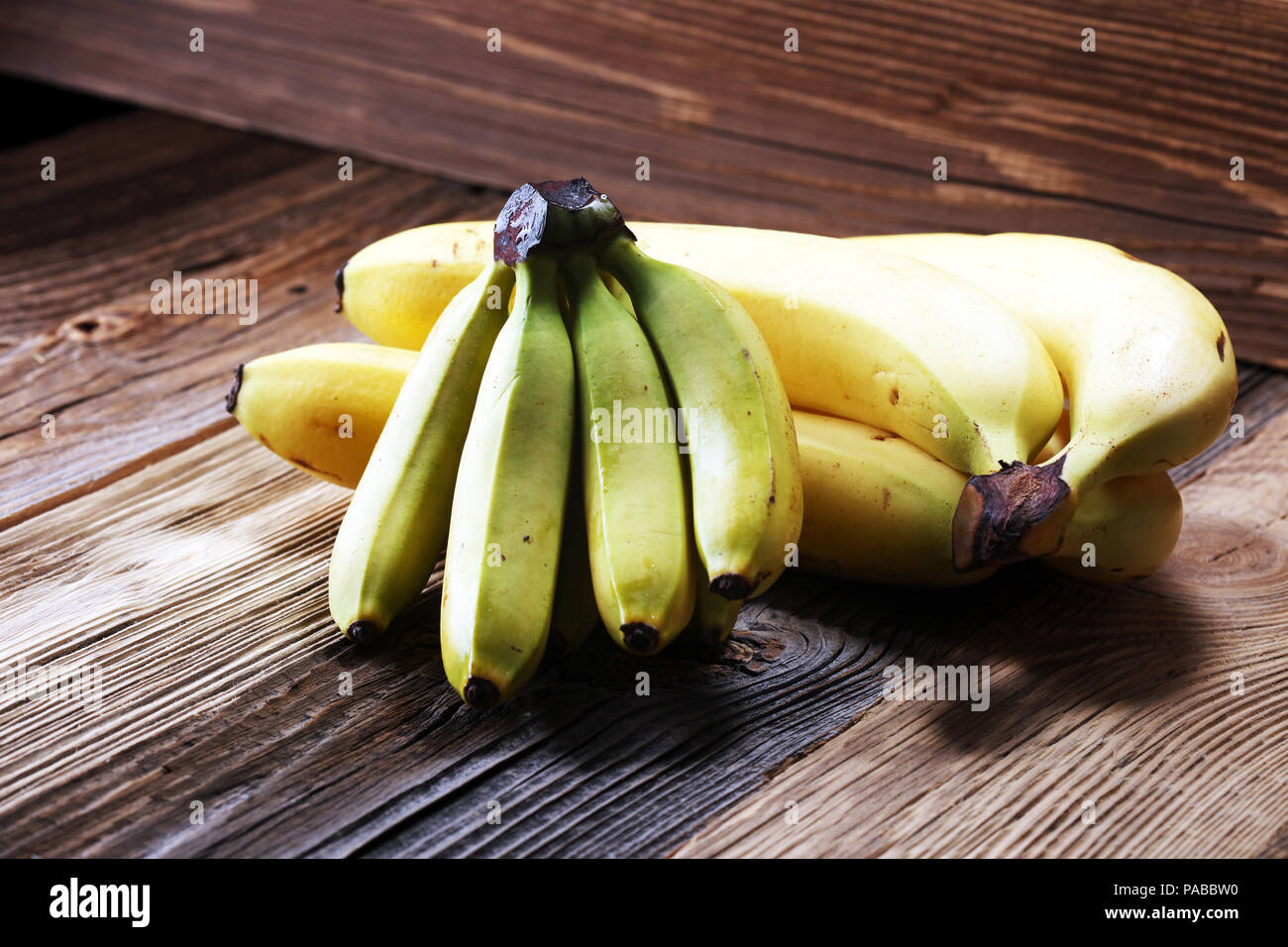 Grosses bananes Banque de photographies et d’images à haute résolution ...