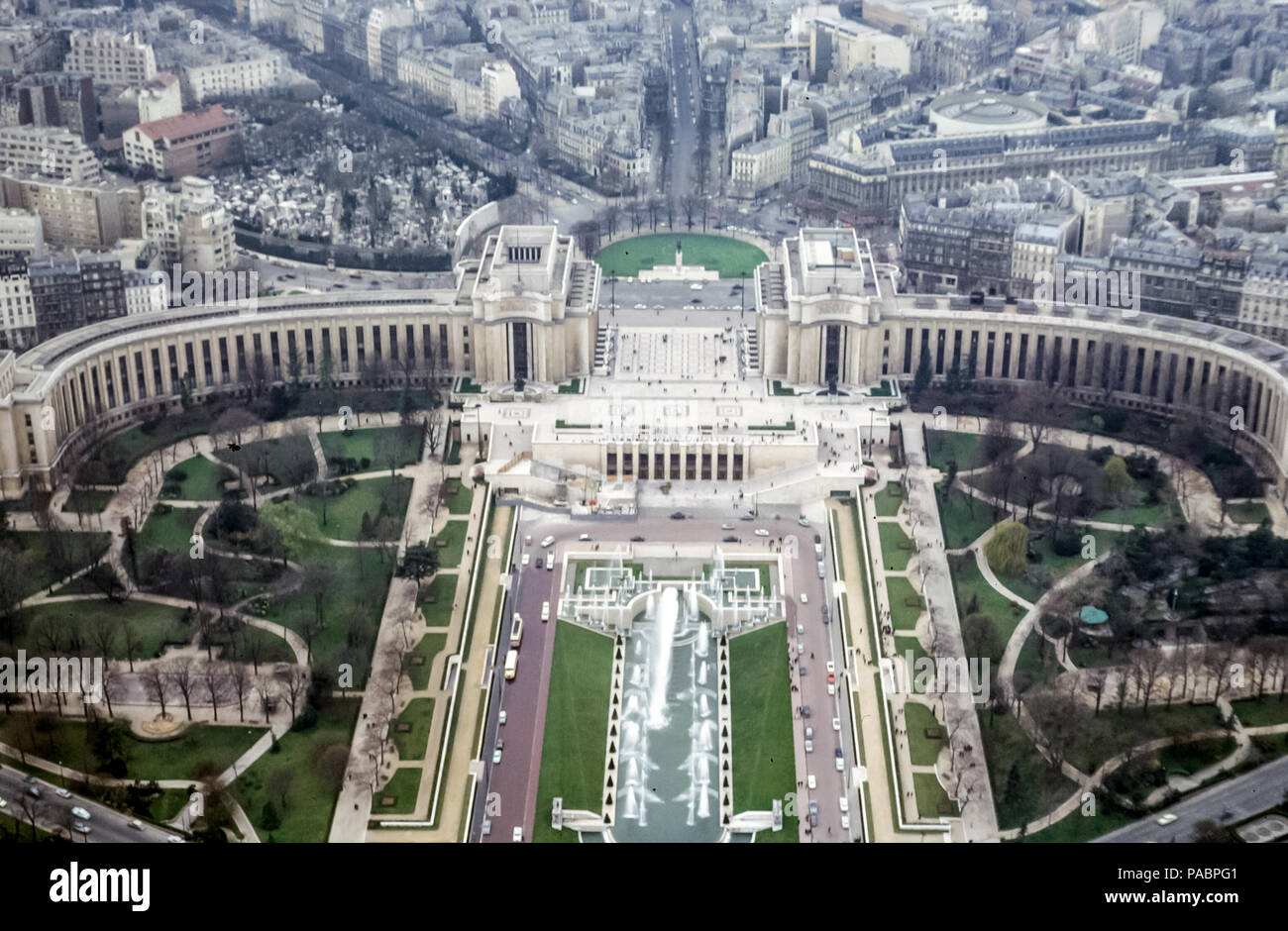 Tour eiffel des années 1960 Banque de photographies et d’images à haute ...