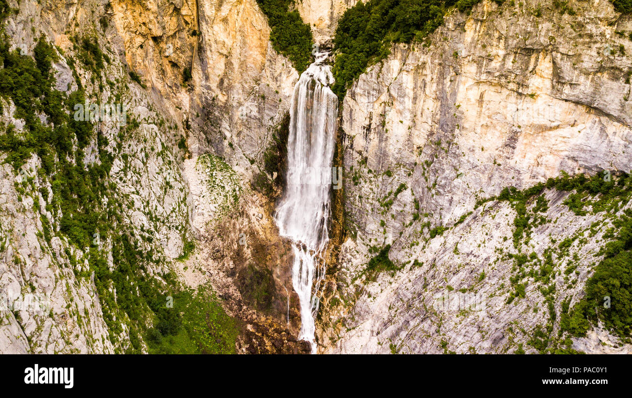 Boka waterfall Banque de photographies et d’images à haute résolution ...