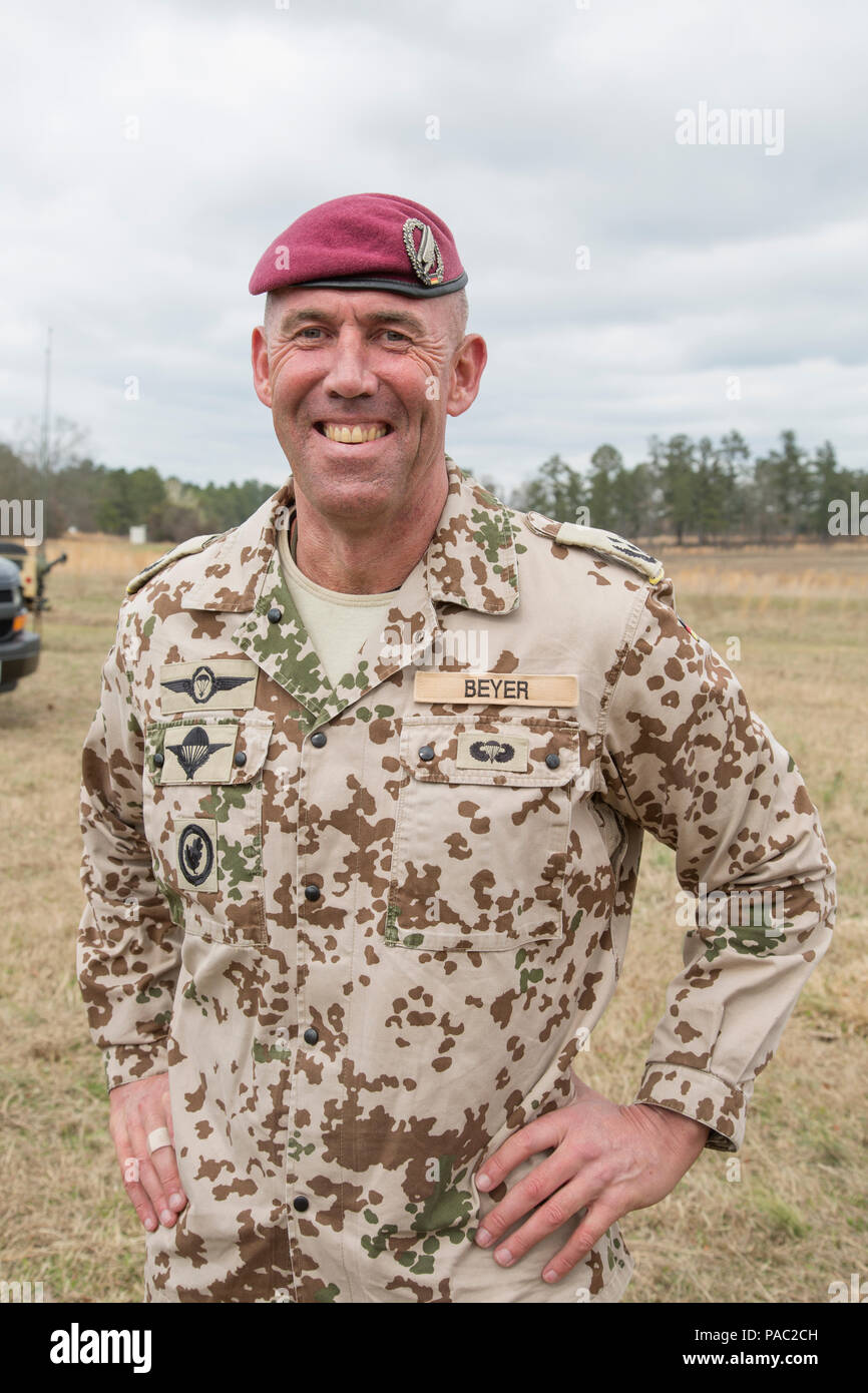 Le Lieutenant-colonel allemand Frank Beyer, officier de liaison des ...