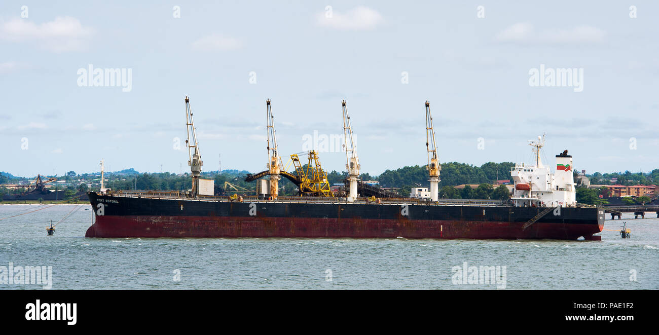 LIBREVILLE, GABON - Mar 6, 2013 : Le Port de Libreville, Gabon. Port de ...
