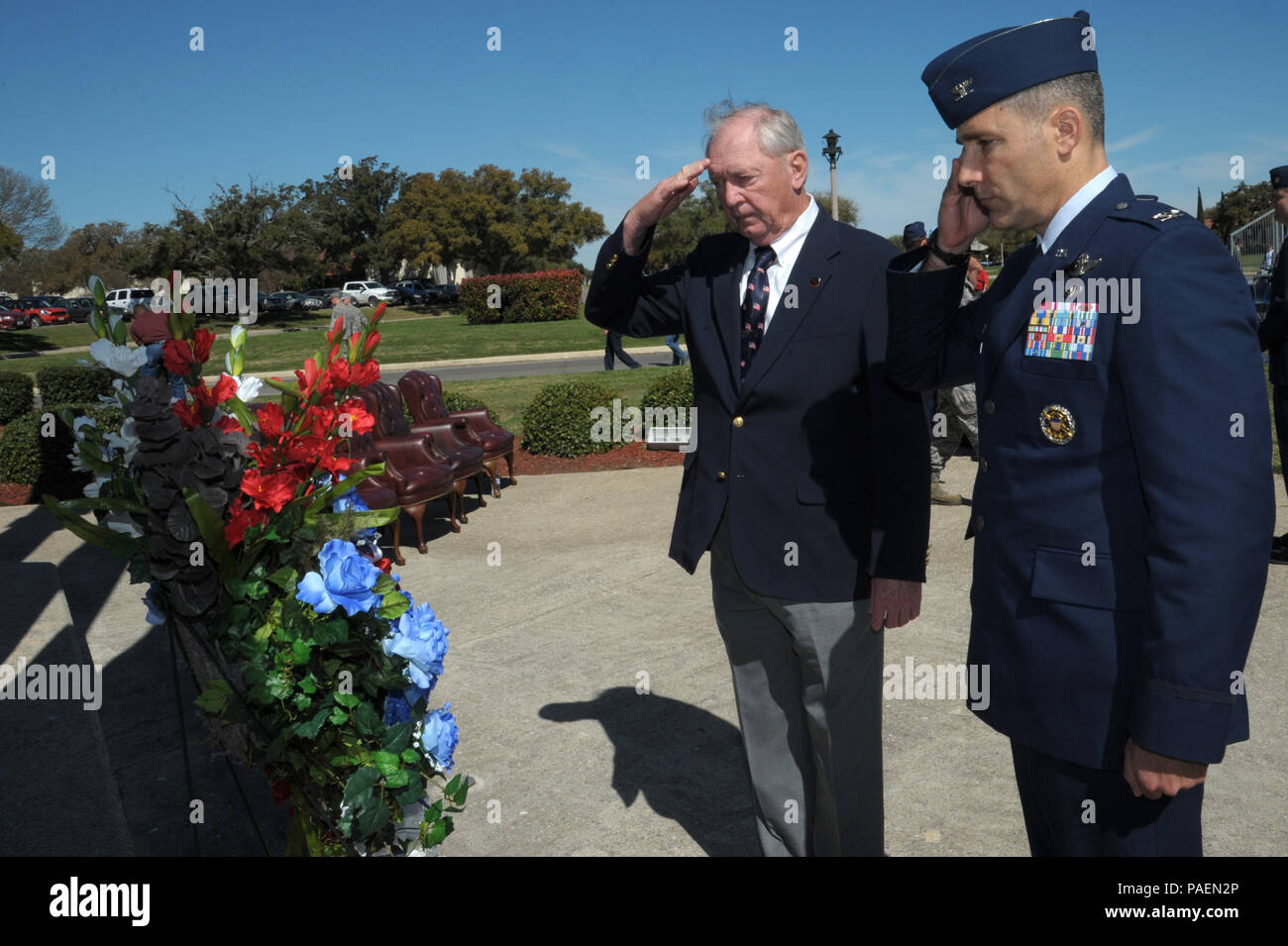 JOINT BASE SAN ANTONIO, Texas-RANDOLPH - Le Colonel Matthew Isler ...