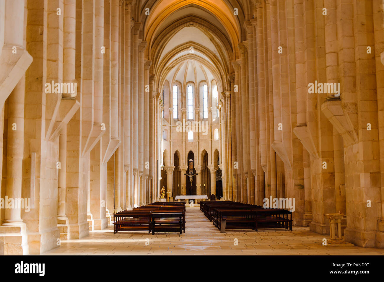 Alcobaça, PORTUGAL - OCT 15, 2016 : l'intérieur de l'Alcobaca monastery ...