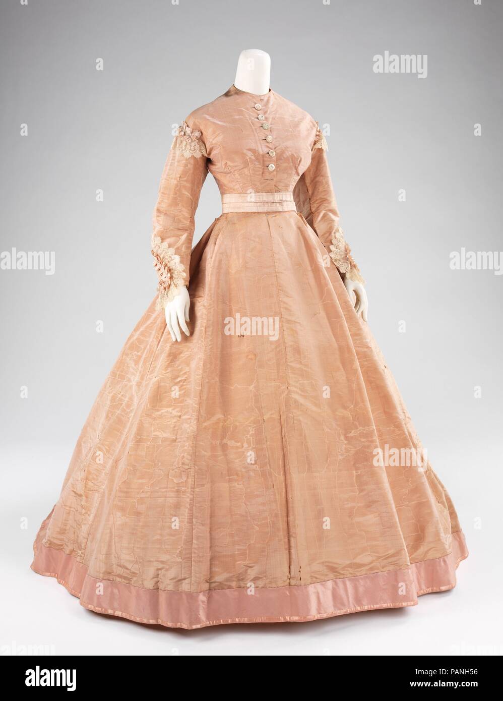 Robe de soirée. Culture : L'Américain. Designer : Mme. Olympe ...