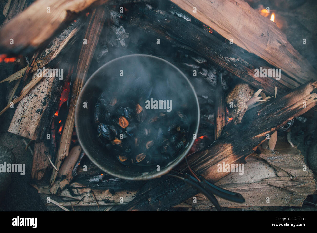 Cuisson au feu Banque de photographies et d’images à haute résolution ...