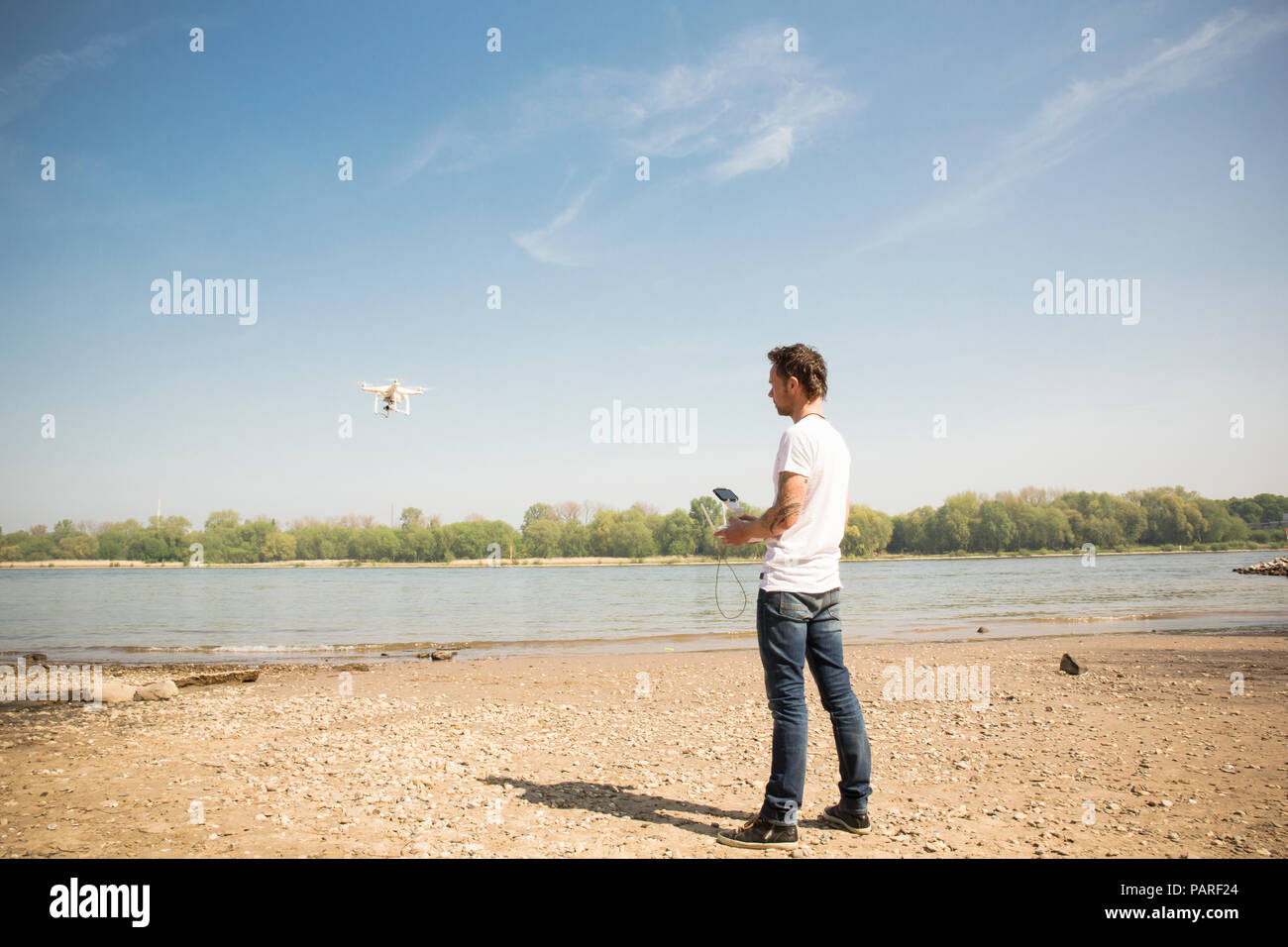 Homme qui vole Banque de photographies et d’images à haute résolution ...