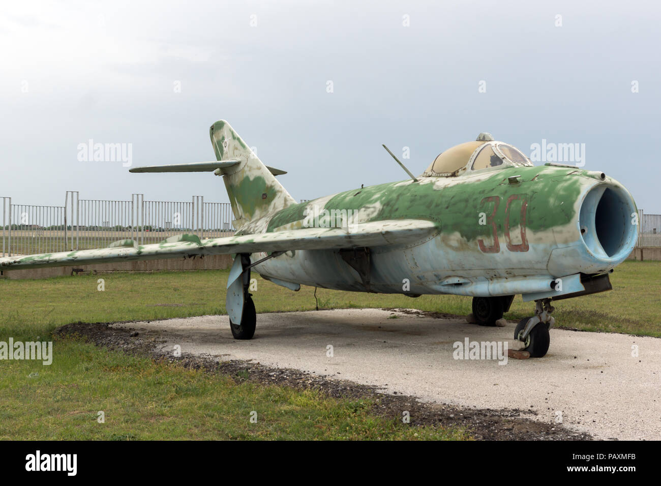 Old mig 15 Banque de photographies et d’images à haute résolution - Alamy
