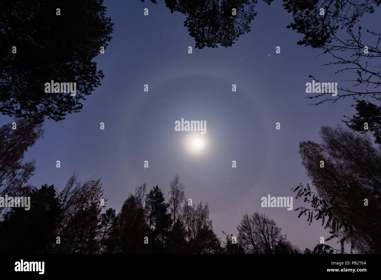 Auréole de la pleine lune Banque de photographies et d’images à haute ...