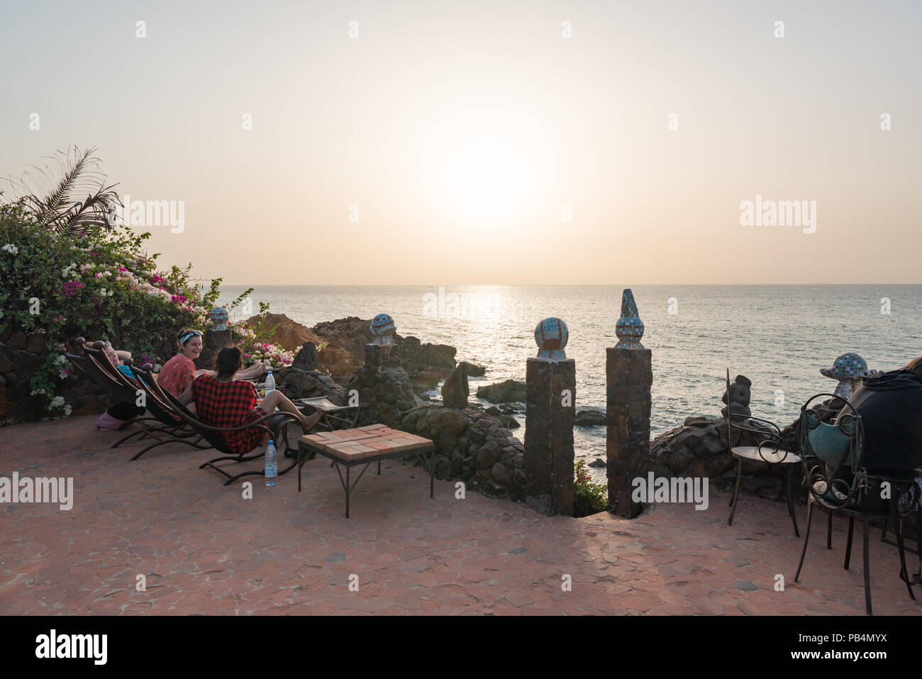 Détails architecturaux à Sobo Bade à Toubab Dialoa au Sénégal, en ...