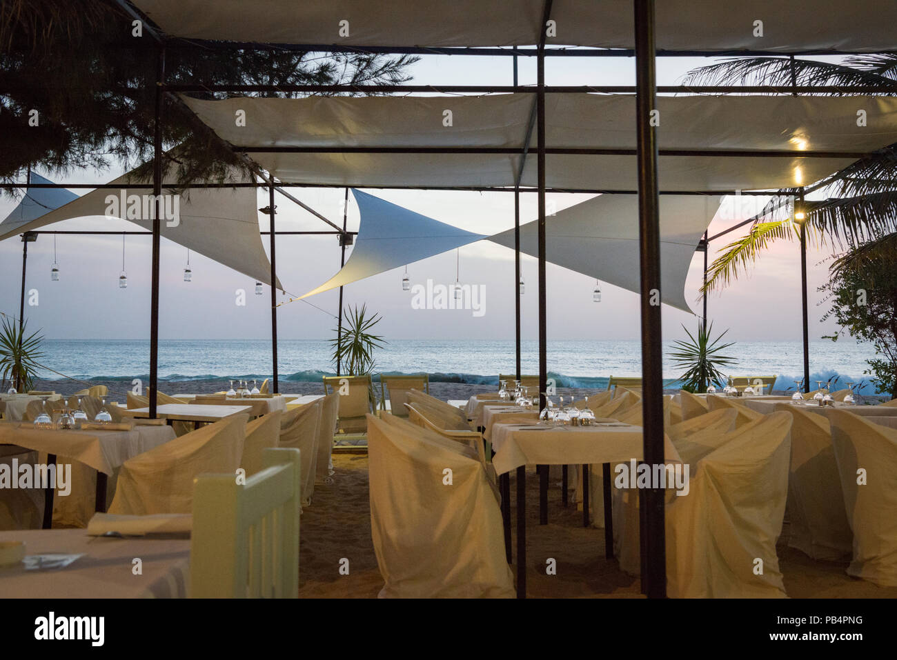 Restaurant sénégalais Banque de photographies et d’images à haute ...