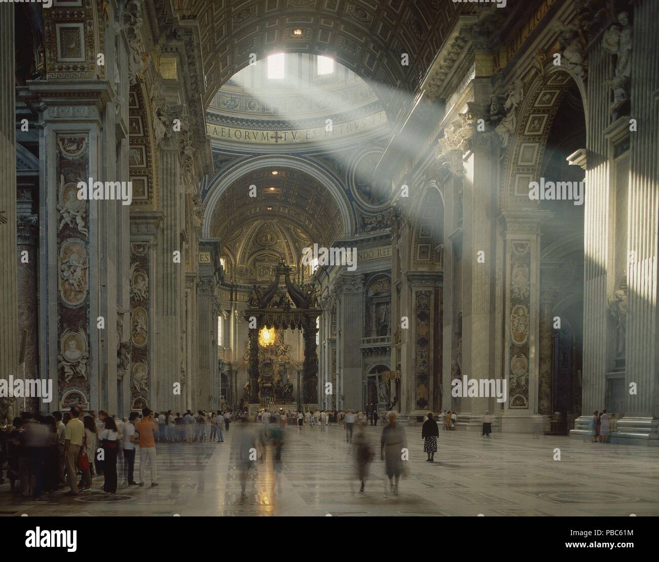 L'INTÉRIEUR DE LA BASILICA DE SAN PEDRO DEL VATICANO - RAYO DE LUZ ...