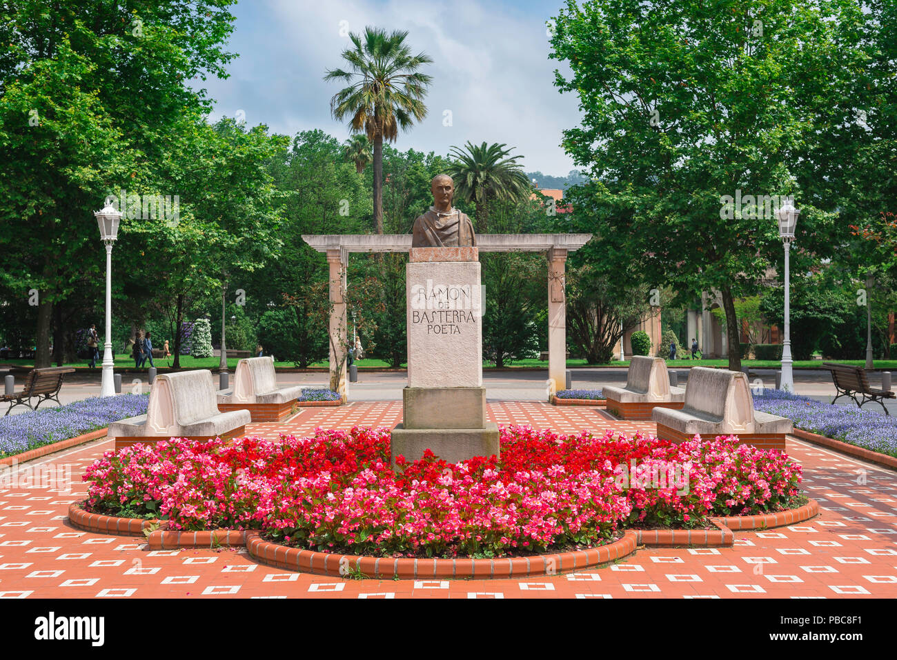 Monument a ramon basterra Banque de photographies et d’images à haute ...
