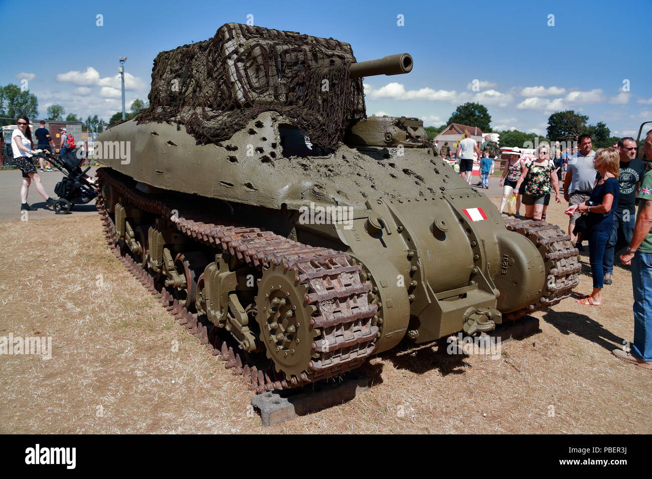 Destroyed sherman tank Banque de photographies et d’images à haute ...