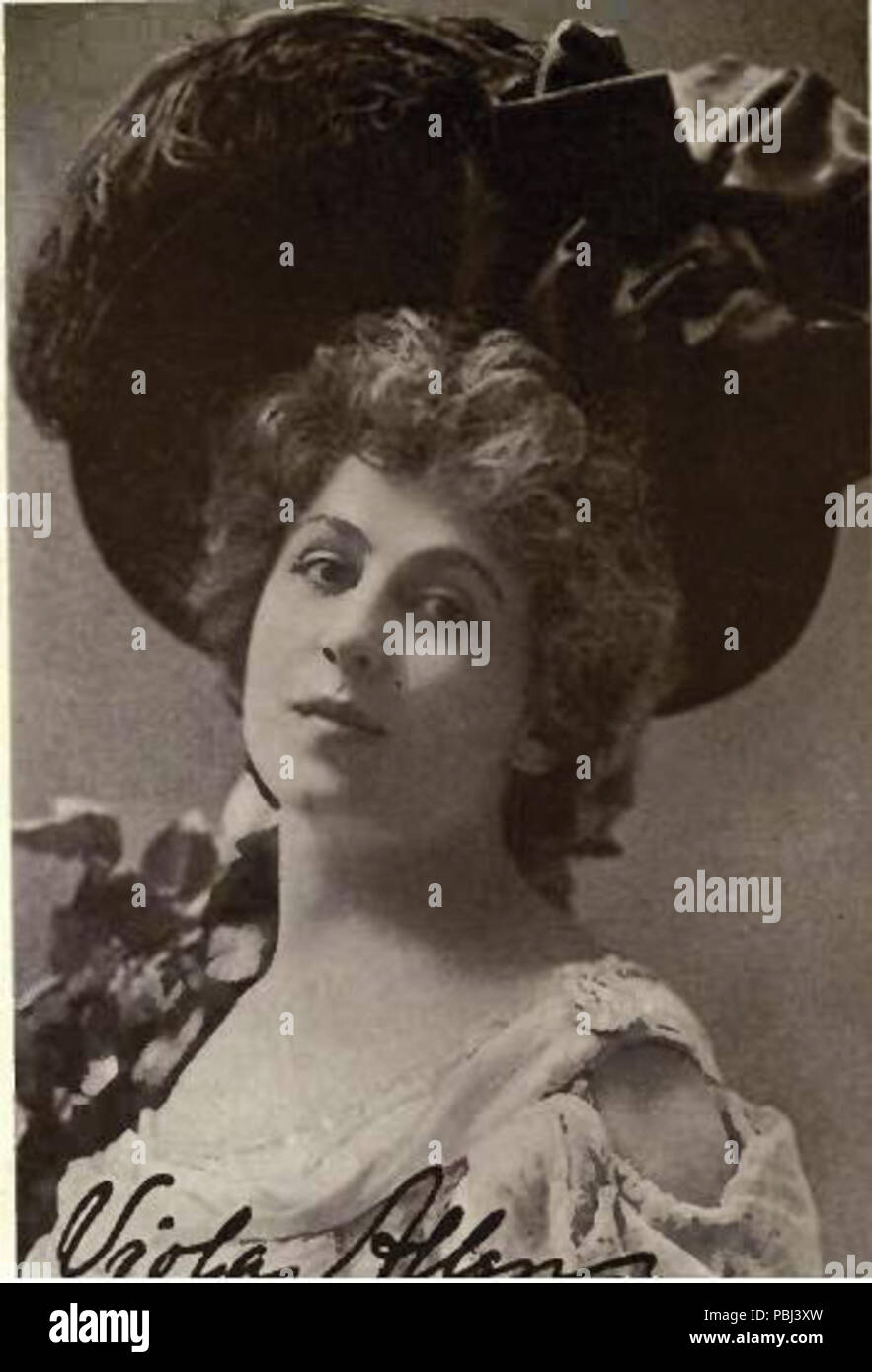 Viola allen Banque de photographies et d’images à haute résolution - Alamy