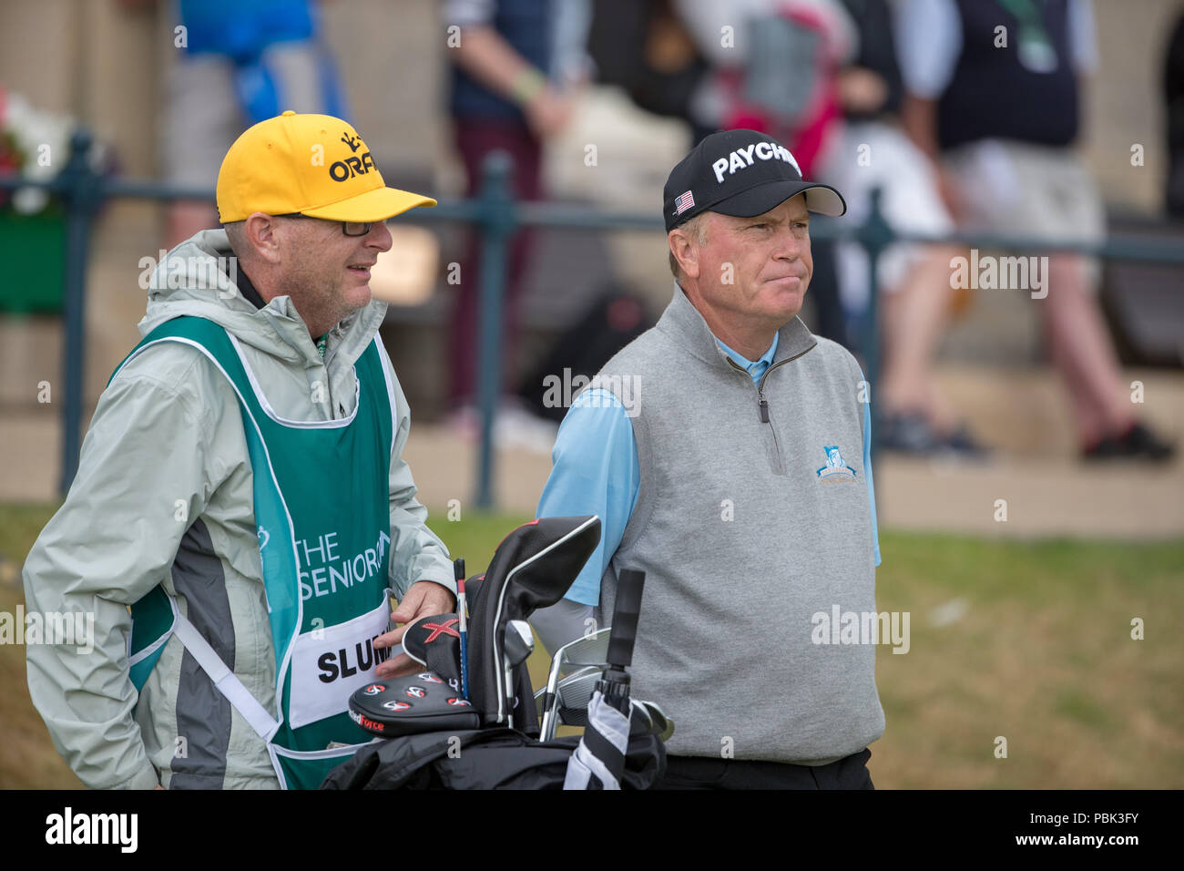Jeff Sluman attend sur la première pièce en T à l'avance pris le départ ...