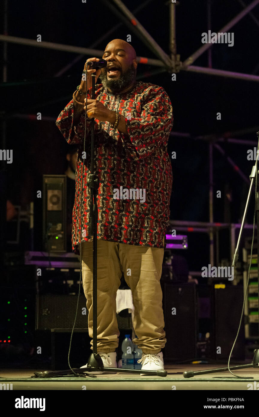 Kokay au chant Banque de photographies et d’images à haute résolution ...