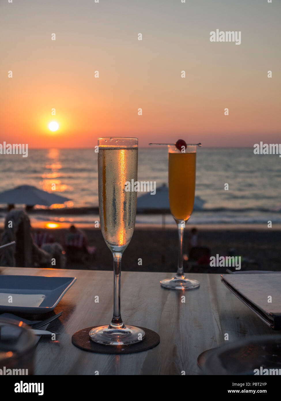 Cocktails au soleil Banque de photographies et d’images à haute ...