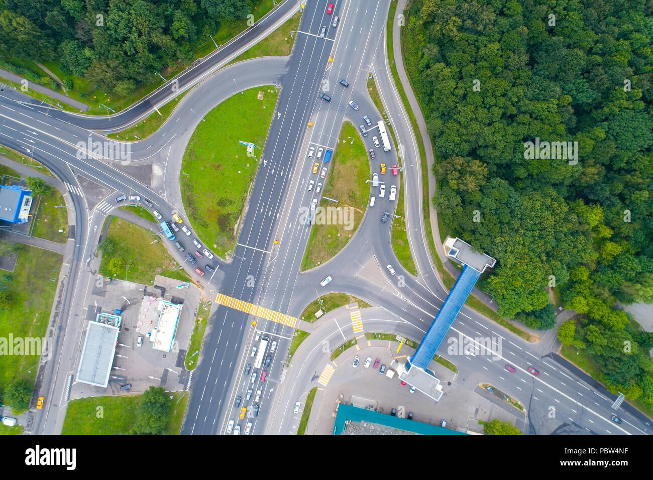 La jonction de route Autoroute de passionnés et grand voyage Kupavensky ...