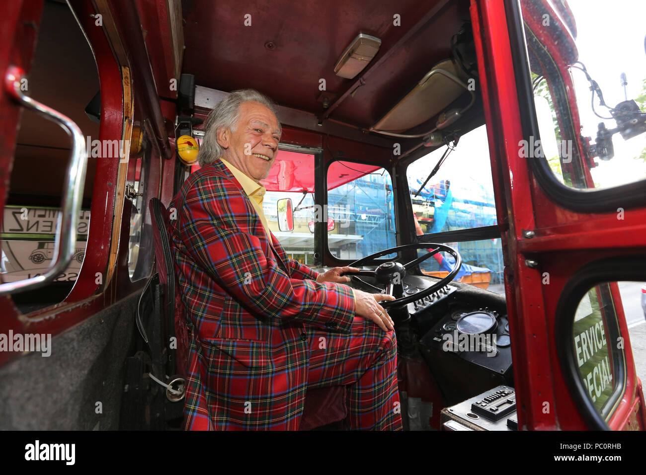 Bus anglais Banque de photographies et d’images à haute résolution - Alamy