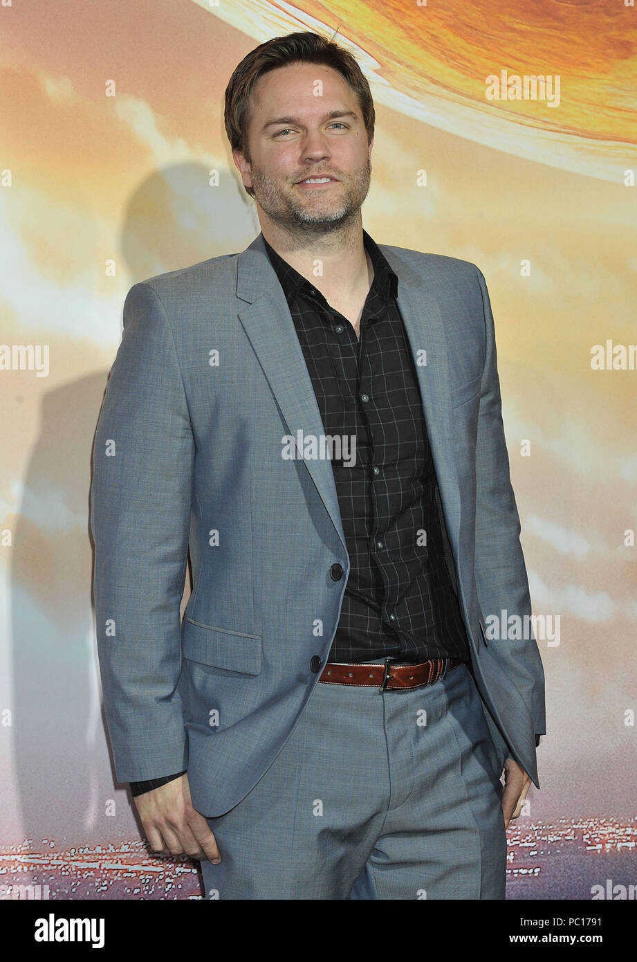 Scott Porter 175 à la Jupiter Ascending première au théâtre chinois de ...