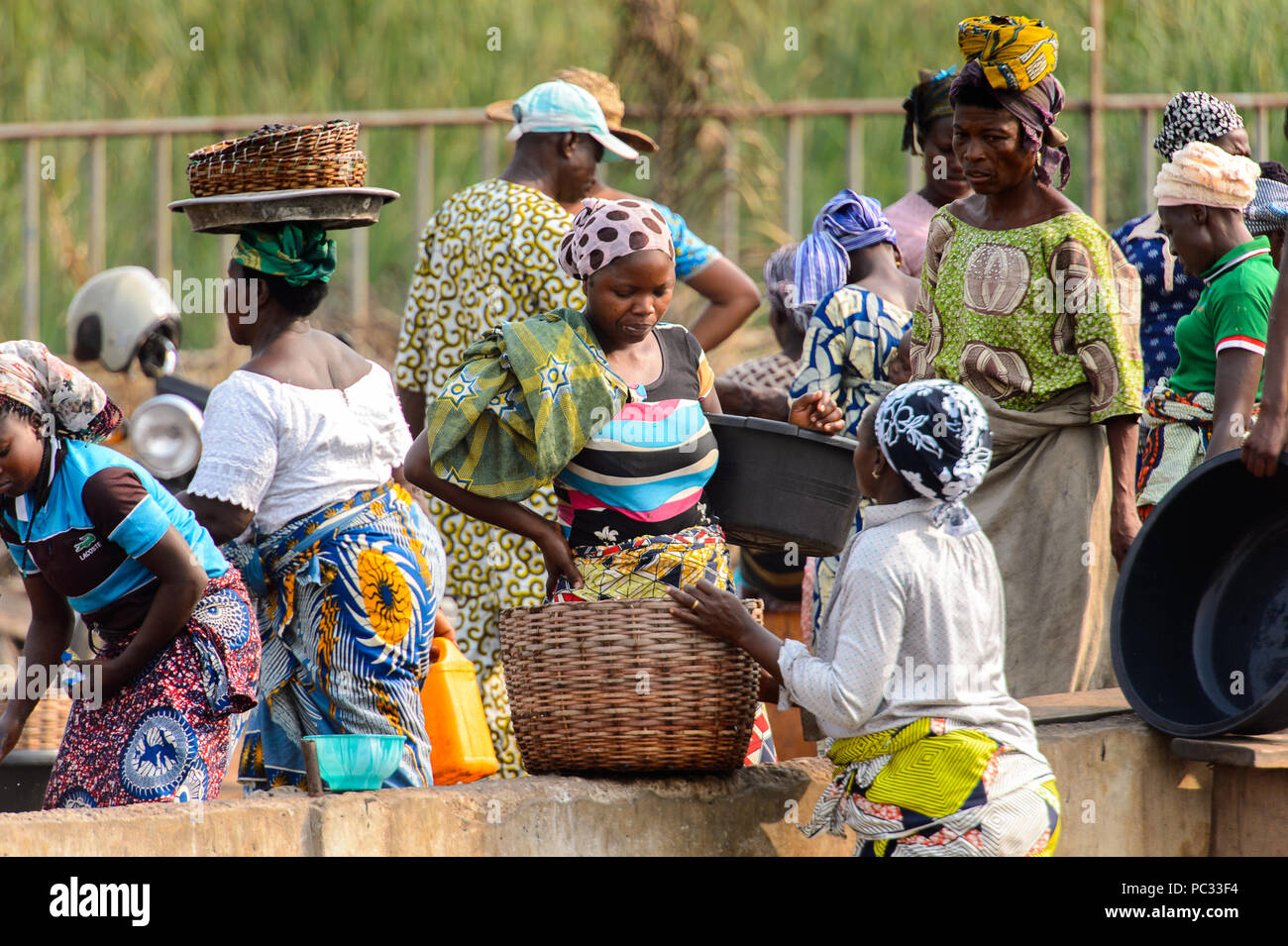 GANVIE, BÉNIN - Jan 11, 2017 : peuple béninois non identifiées sur le ...