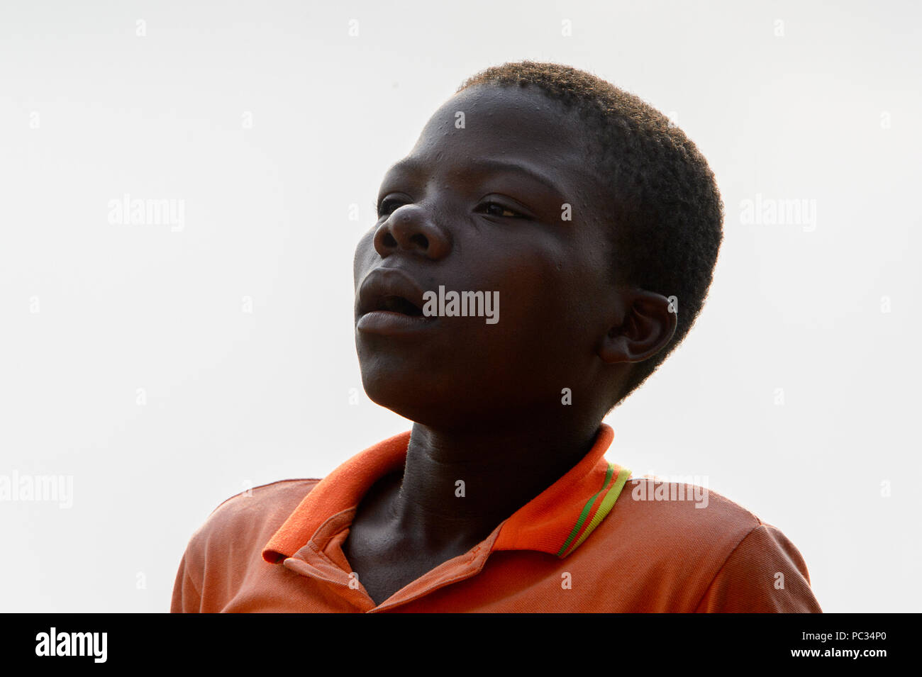 GANVIE, BÉNIN - Jan 11, 2017 : l'homme béninois non identifiés au port ...