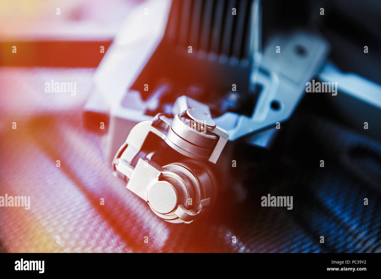 Broken drone aérien appareil uav après crash.Quadro copter cardan de l ...