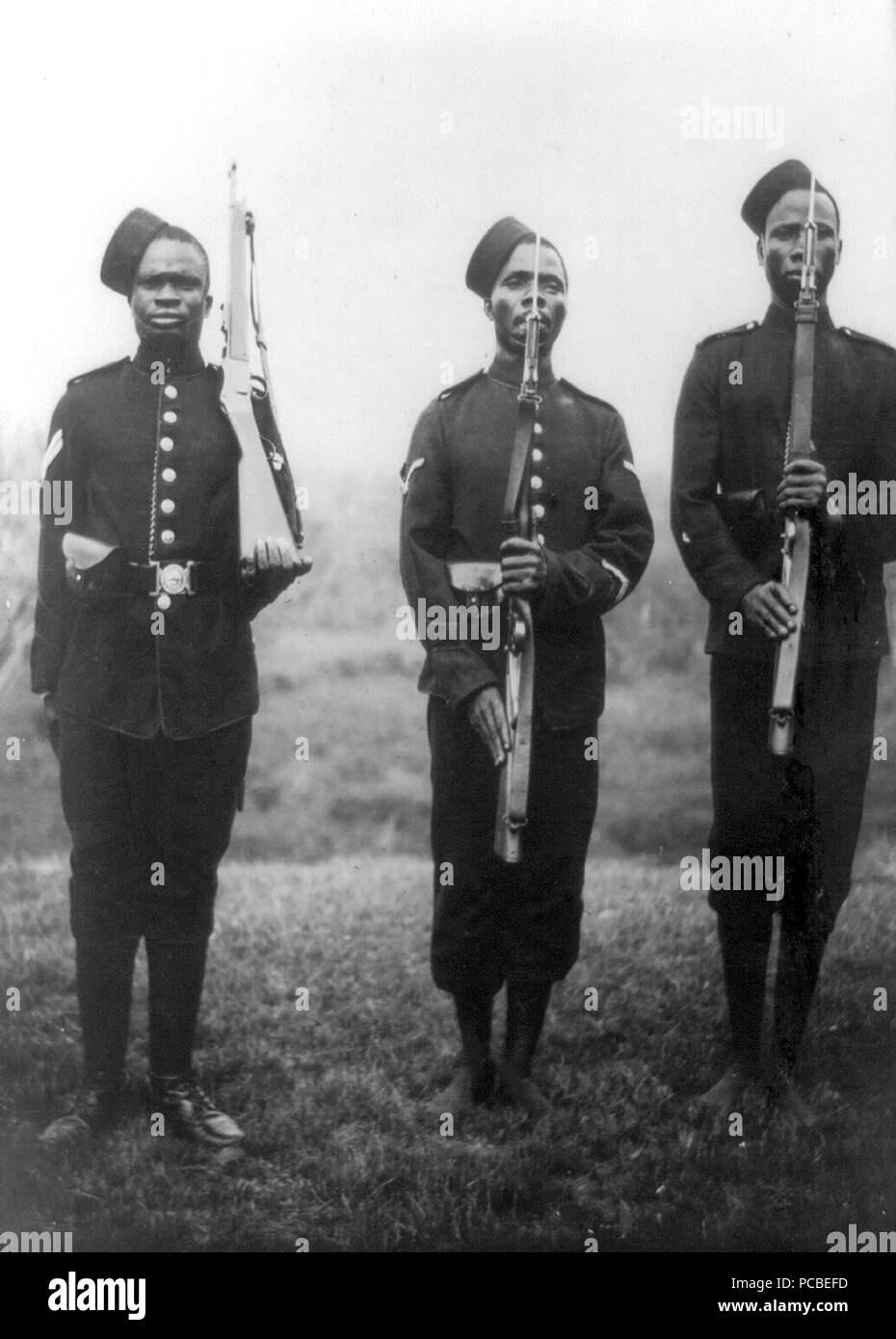 Soldats noirs Banque de photographies et d’images à haute résolution ...