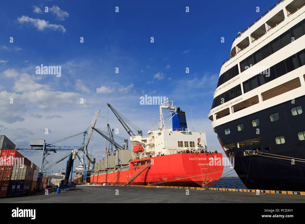 Port de corinto Banque de photographies et d’images à haute résolution ...