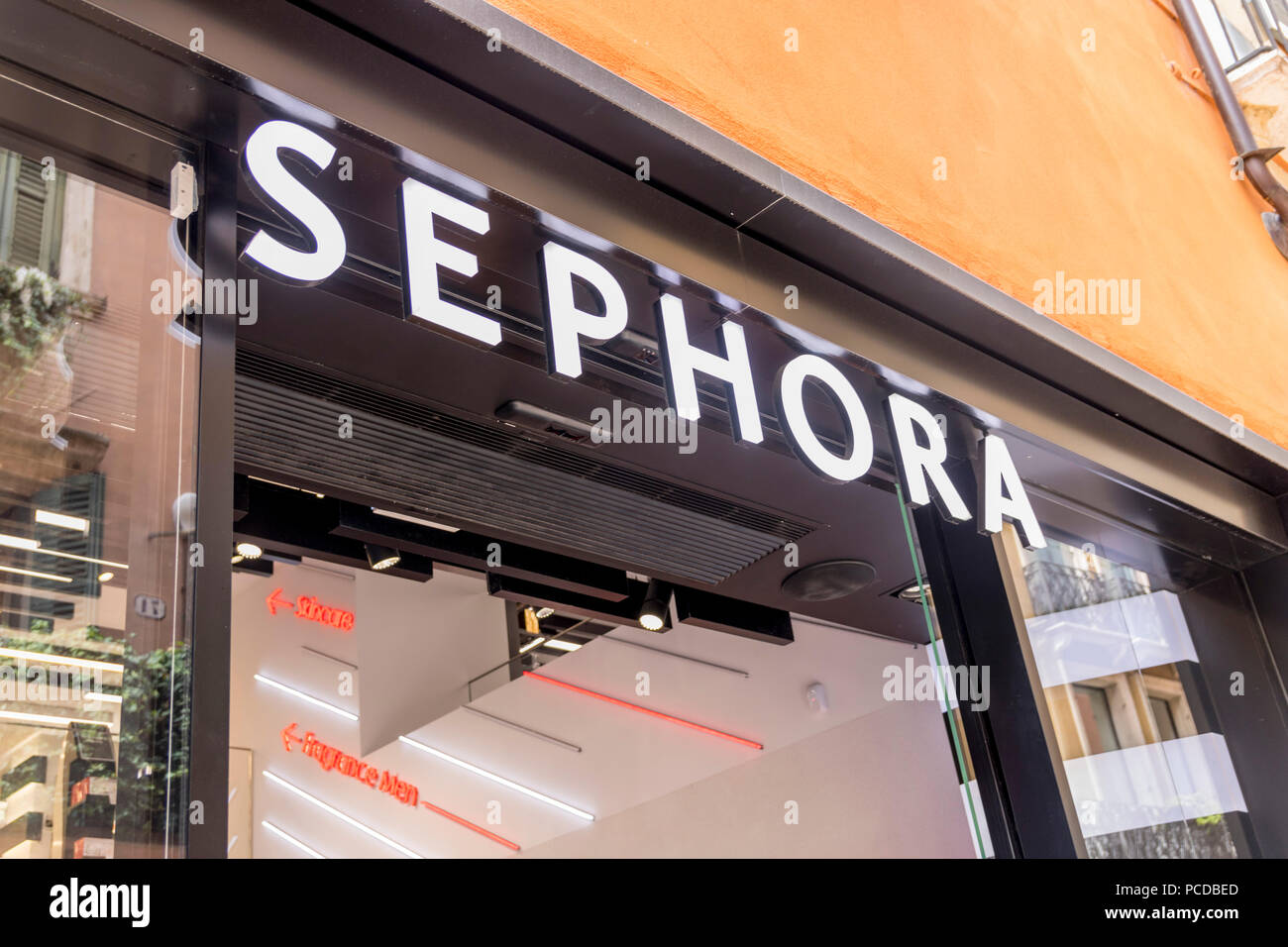 The sephora store Banque de photographies et d’images à haute ...