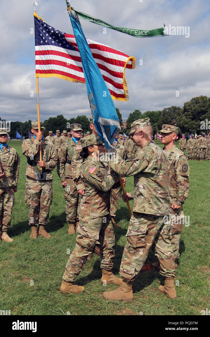 FORT GEORGE G. Meade, Maryland - Le Lieutenant-colonel Nadine Nally (à ...
